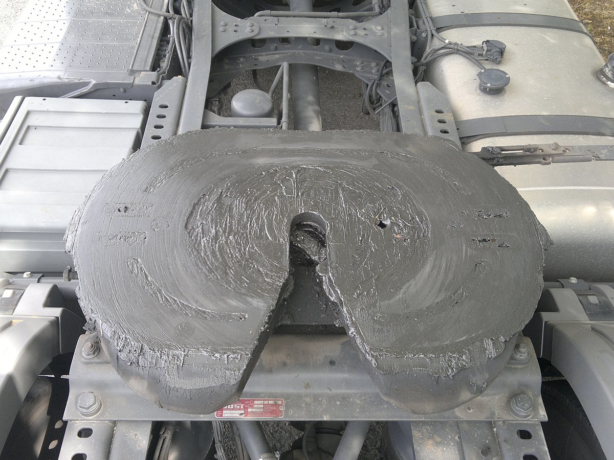 How to Grease Your Fifth Wheel | Beamer's PiggyBack